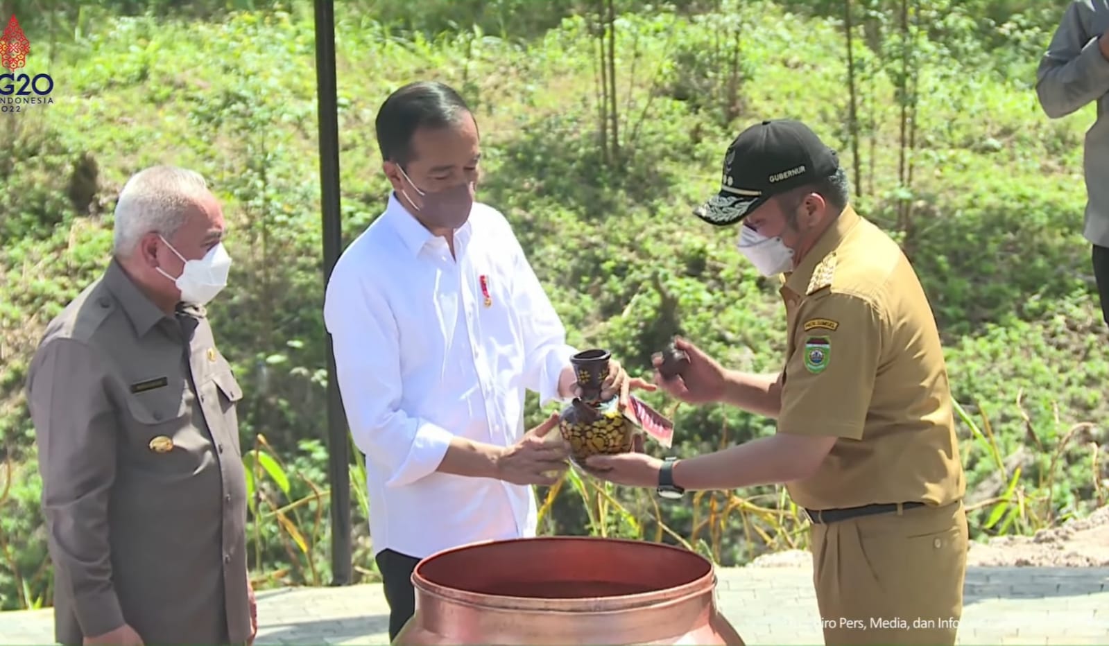 Enam Gubernur Absen di IKN, Herman Deru Membawa Tanah Bukit Siguntang ...