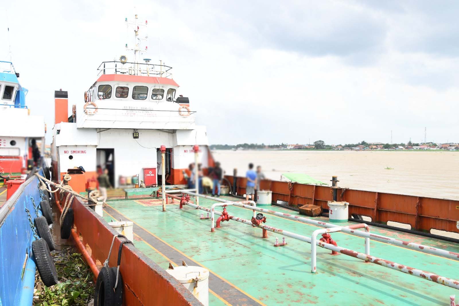 Korem 044 Gapo Amankan 350 KL Minyak Ilegal di Dermaga LDE Ilir Timur ...